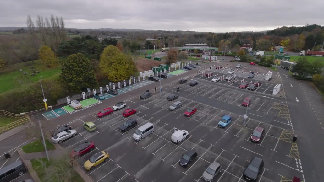 Moto and GRIDSERVE install even more ultra-rapid chargers at Moto ...